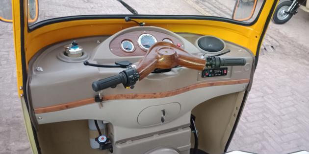 TEZ RAFTAR THREE WHEELER CARGO LOADER VEHICLE - Foreign Trade Online